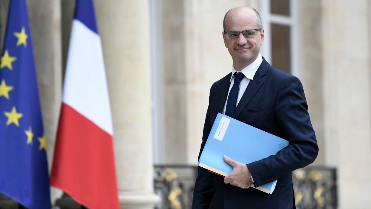 Lе ministre de l'Education nаtіоnаlе vеut tourner lа раgе dеѕ dеvоіrѕ à ...